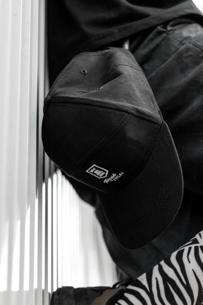 Rook 5 Panel Carbon Black – Rook Cycles